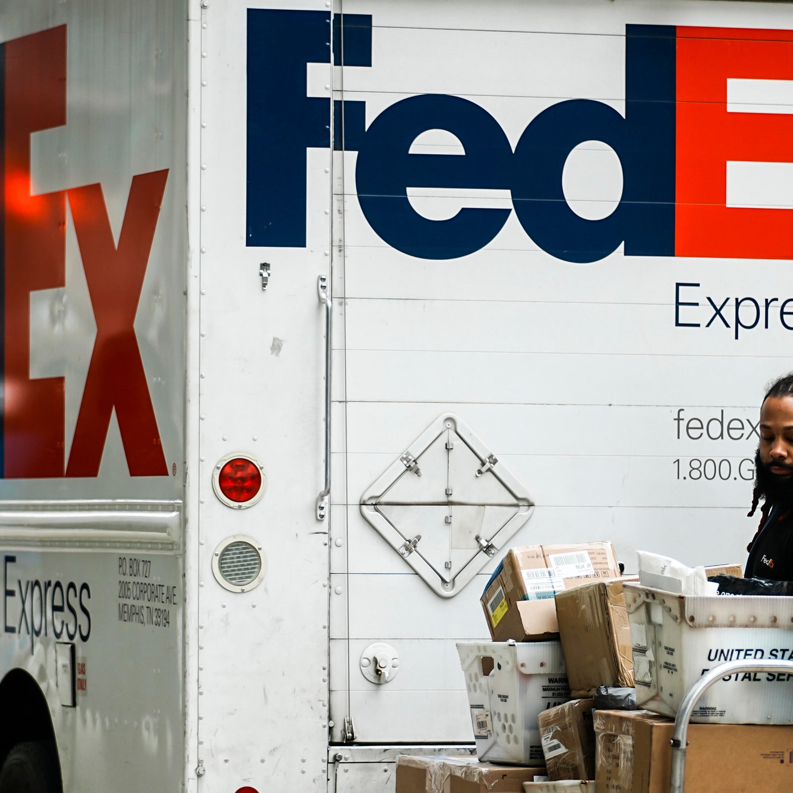 FedEx to offer same-day delivery as it battles with Amazon, other retailers
