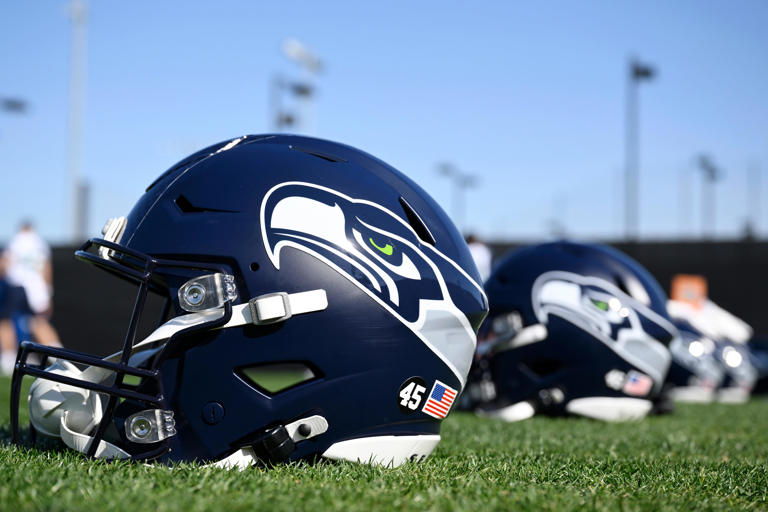 Seahawks sign UDFAs Rudolph, Rochelle and waive UDFA Deal