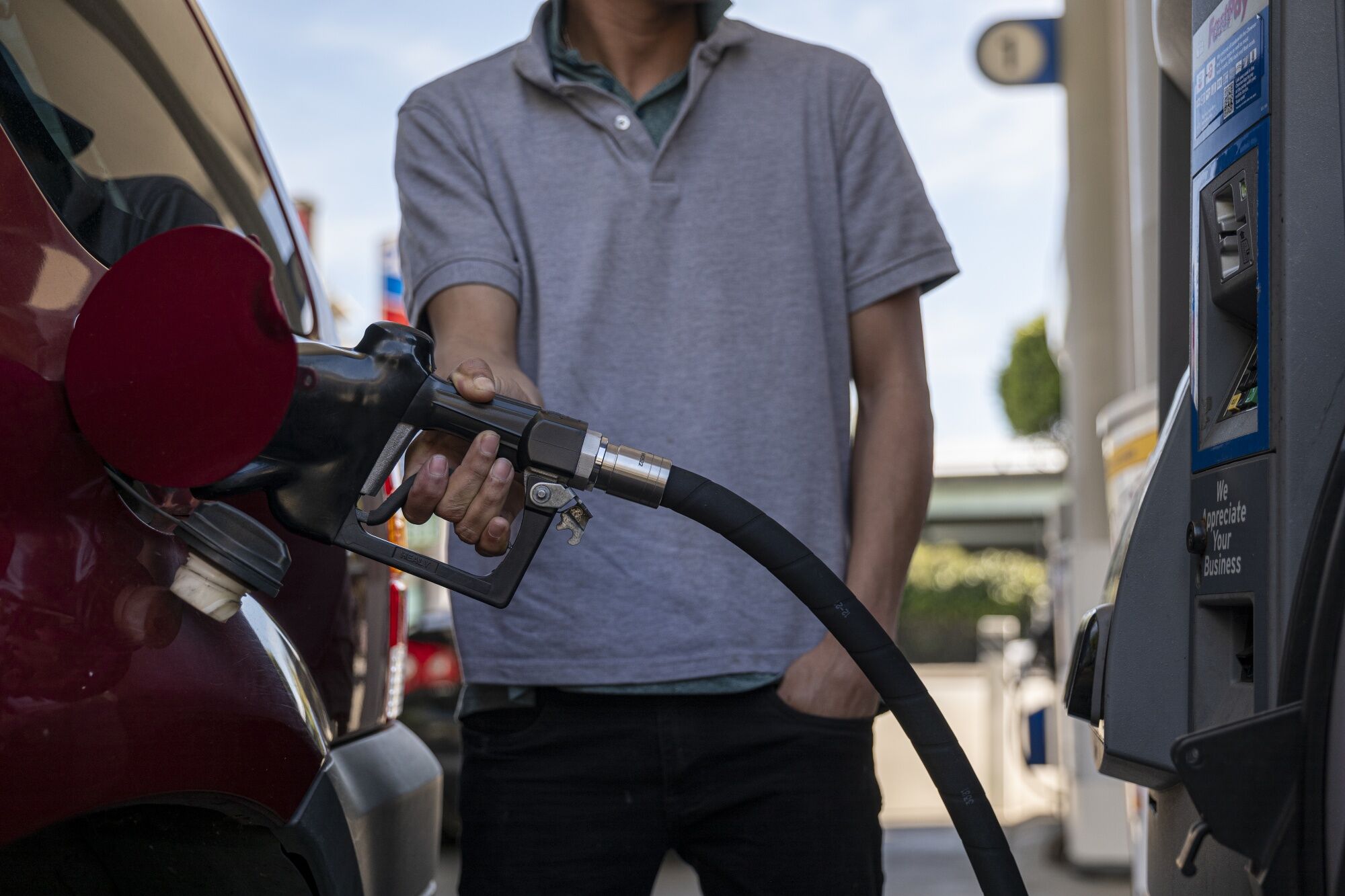 Trump officials ready E15 waiver for summer gasoline sales