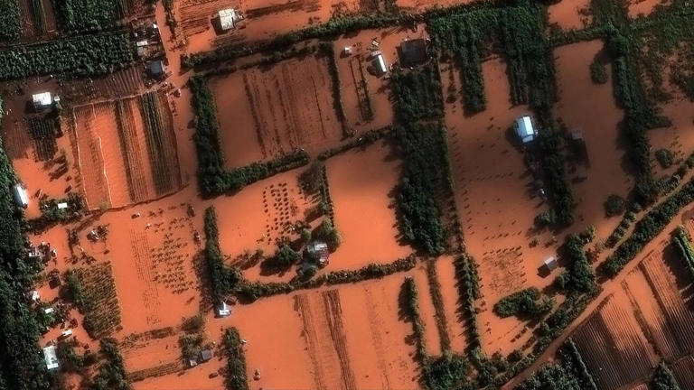 Hawaii faces severe flooding following unexpected downpour