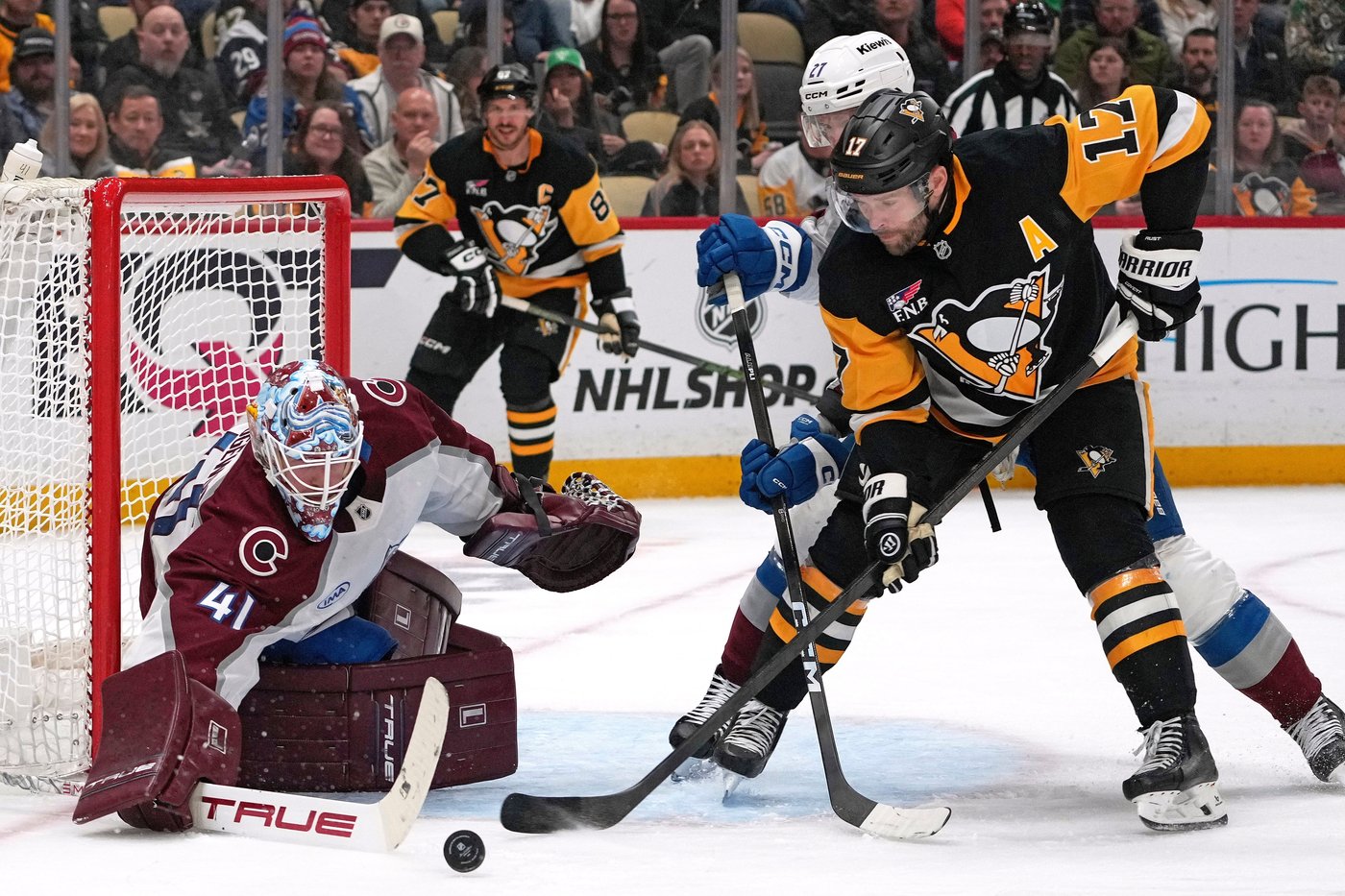 MacKinnon scores NHL-leading 46th goal as Avalanche cruise past ...