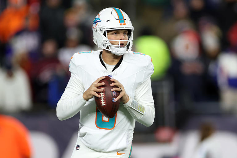 Saints sign Zach Wilson to back up QB Tyler Shough