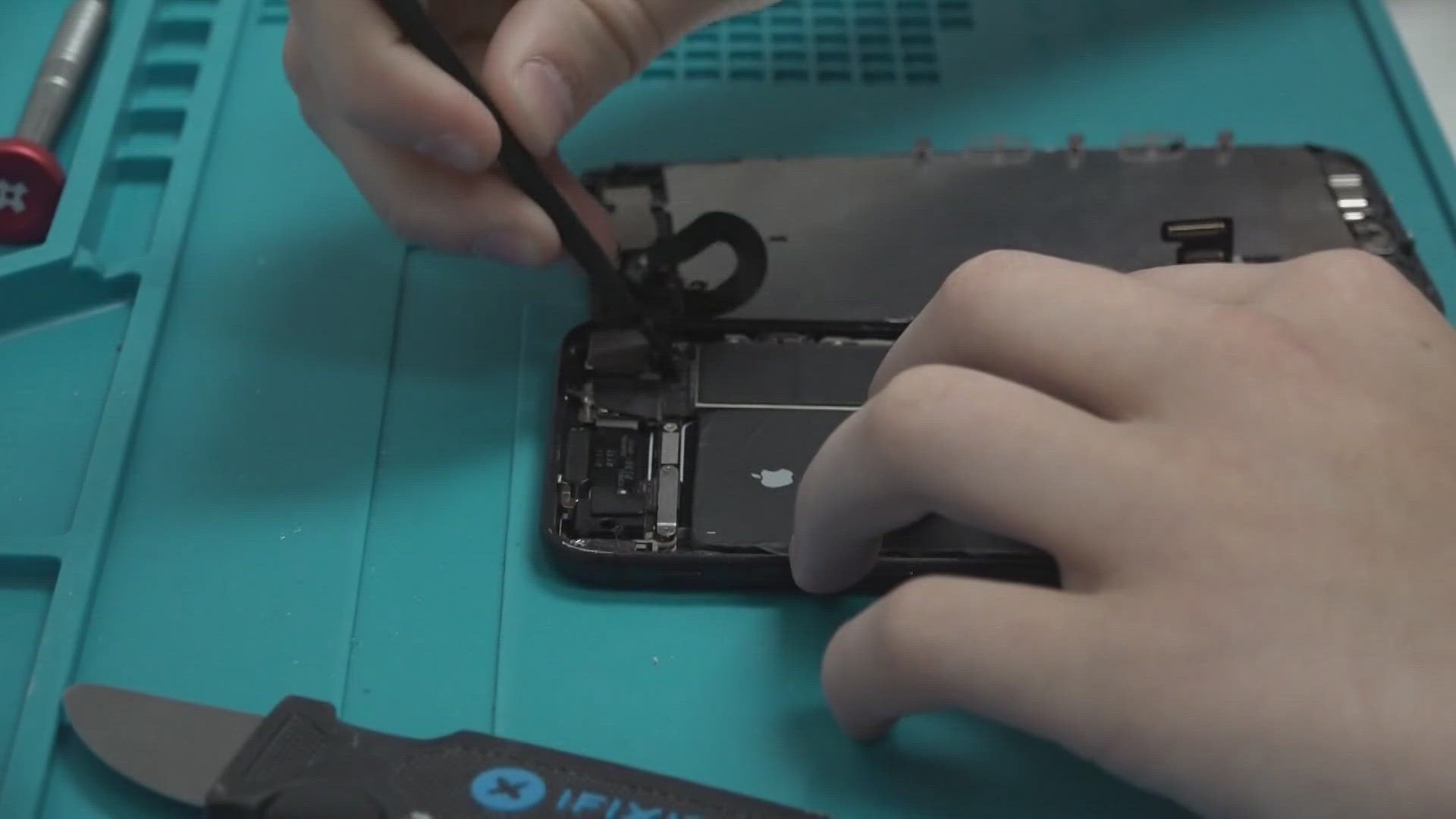 Maine Senate discusses proposed law for covering device repairs for Mainers