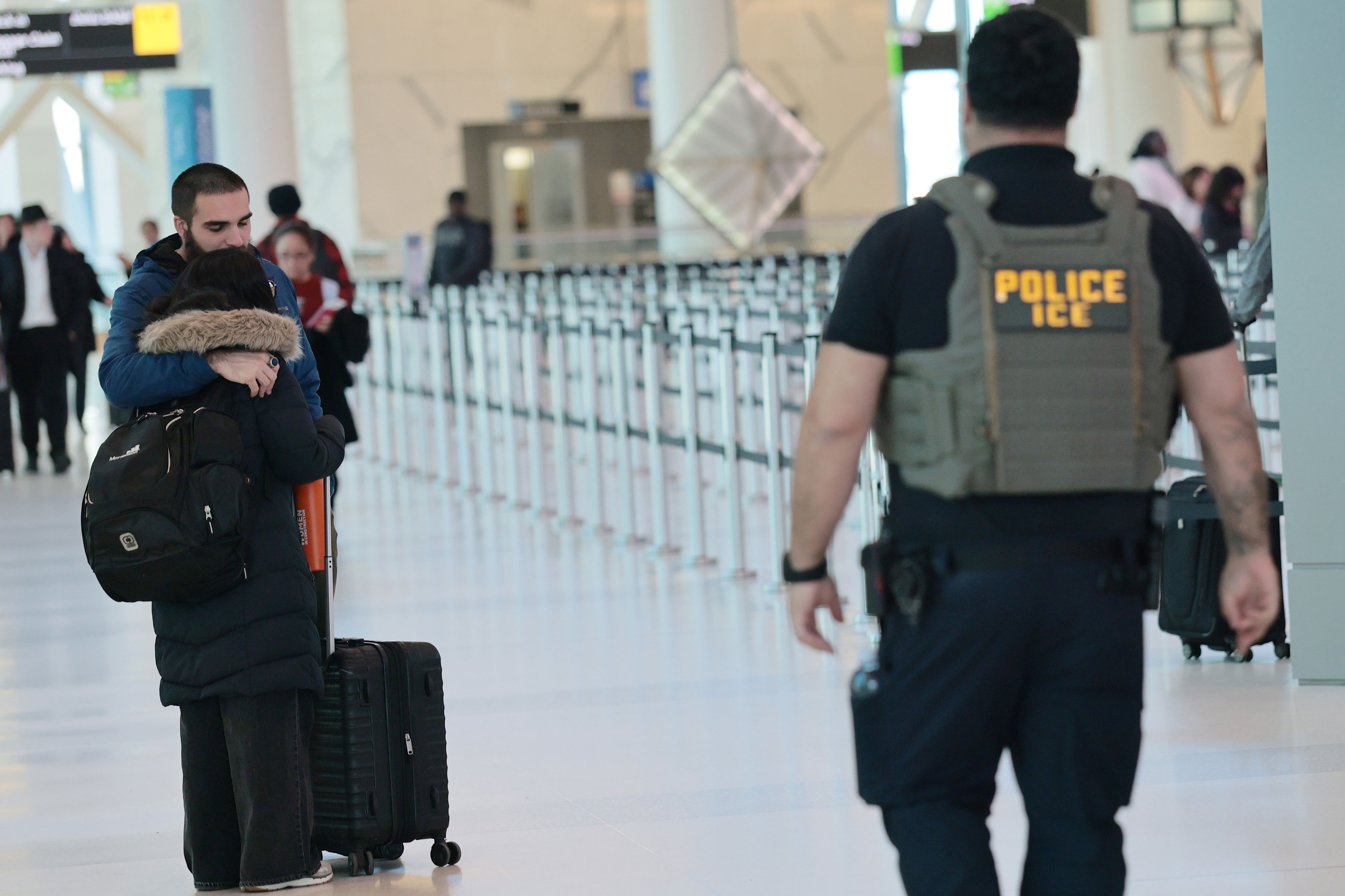 TSA officer says ICE agents "in the way"