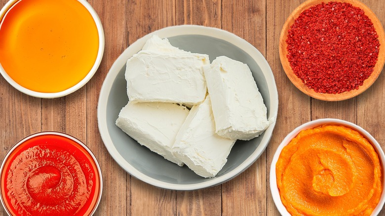 13 add-ins to give store-bought cream cheese more flavor