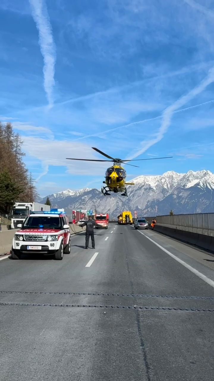 Schwerer Unfall bei Schönberg: Transporter krachte in Lkw