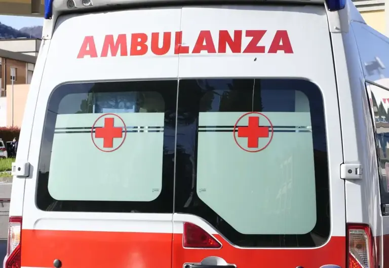 Operai cadono da una gru: due morti a Palermo