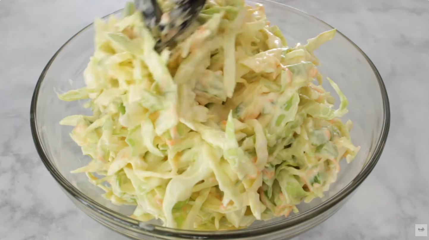 Creamy coleslaw recipe: Simple classic side dish