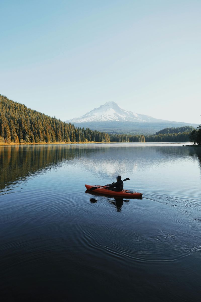 Paddling this surreal Oregon lake feels like exploring a canyon on ...