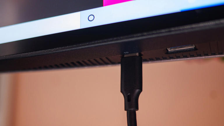 3 things you should never plug into your gaming monitor