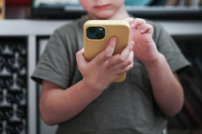 Babies aged just six months old using 'addictive' iPads and screens ...