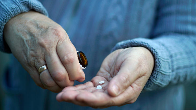 Doctors warn about taking medication on an empty stomach