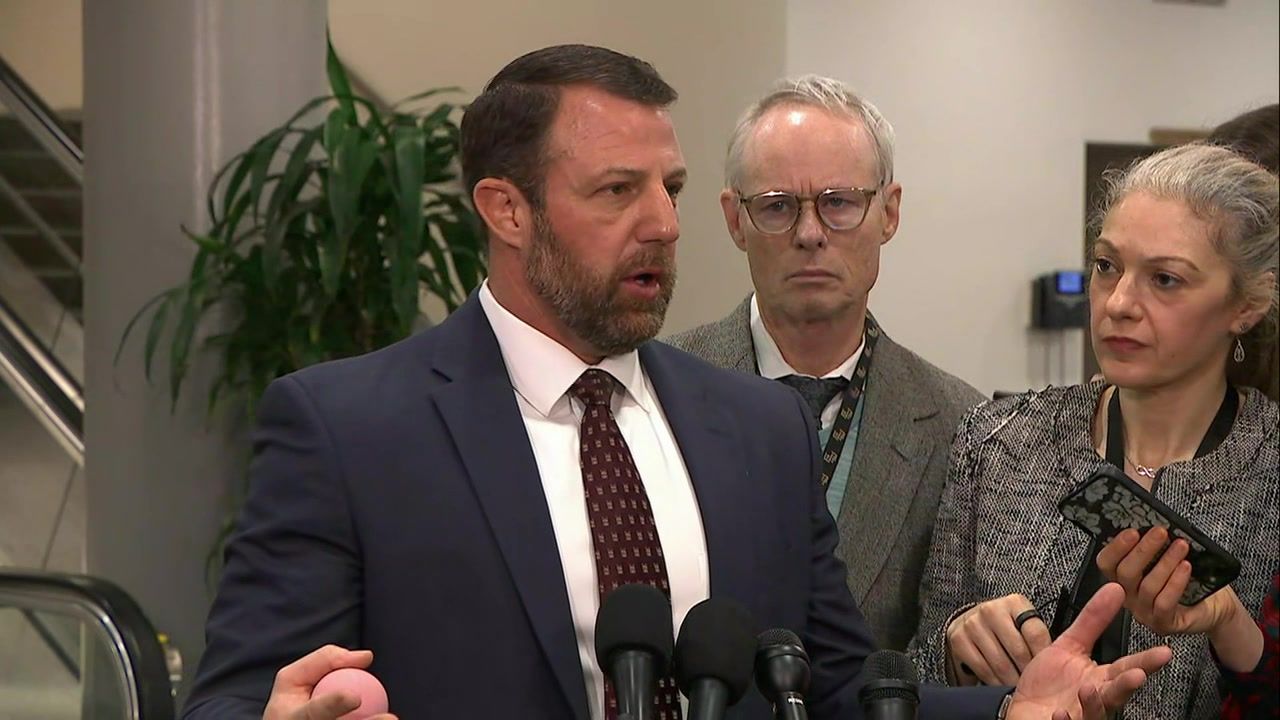 Bewildered Trump interrupts himself after discovering Mullin's ethnicity