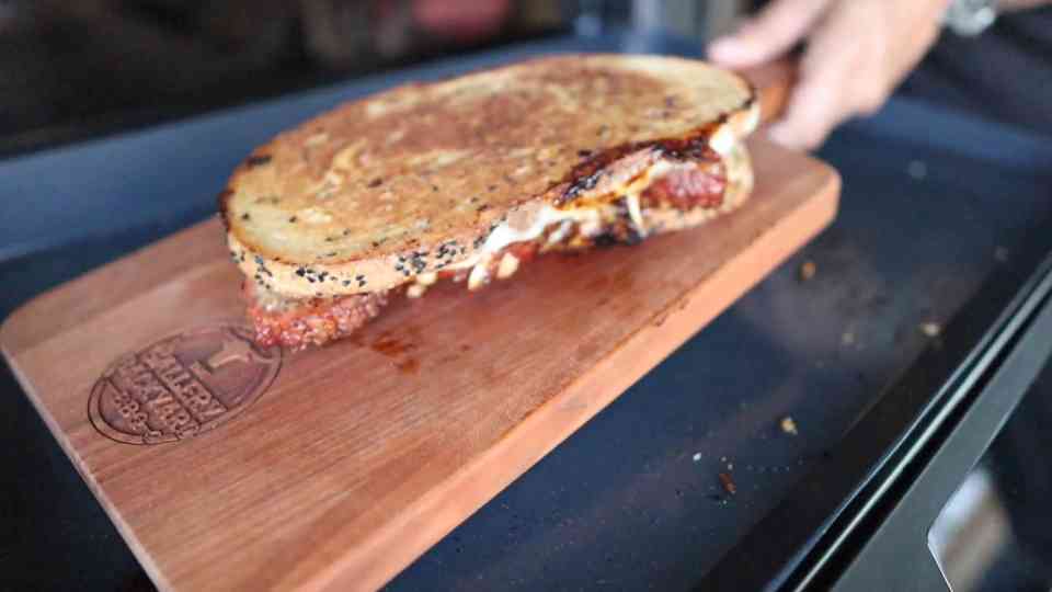 How to make a meatloaf patty melt on an electric griddle