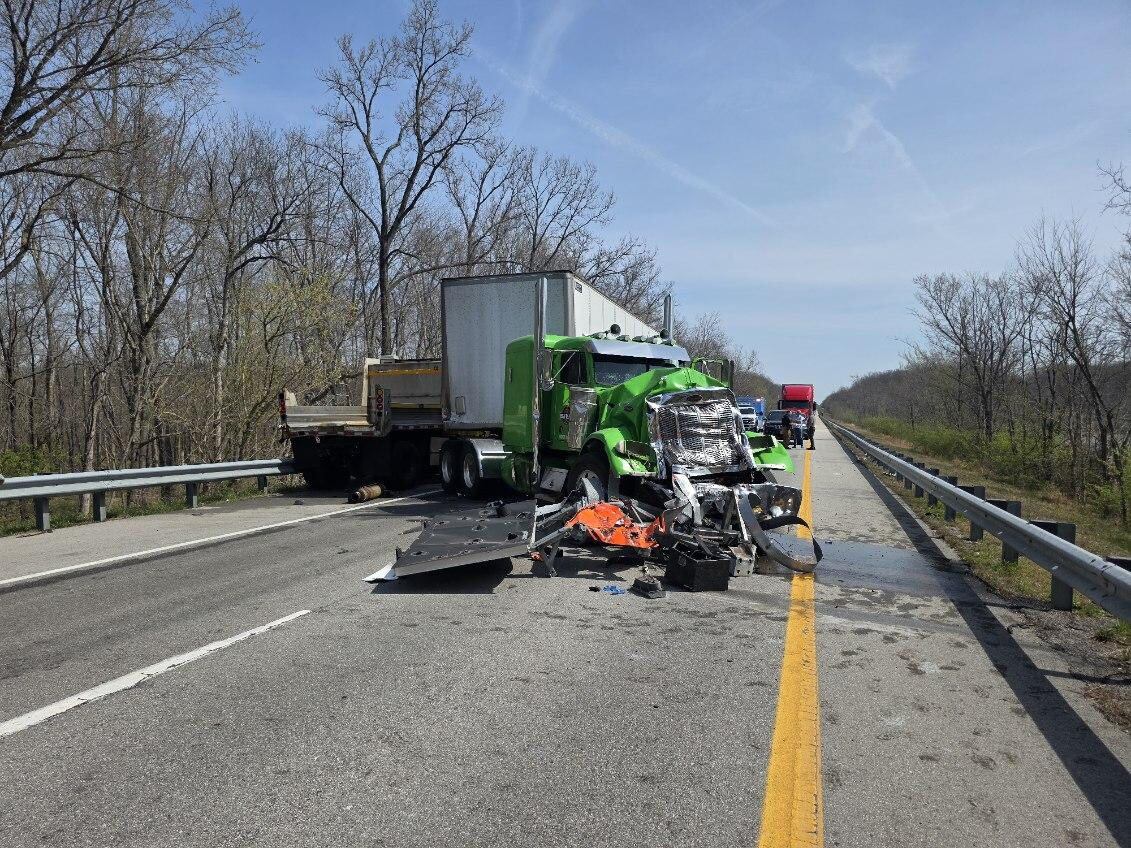 1 WB lane of I-64 back open in Warrick Co. after semi crash