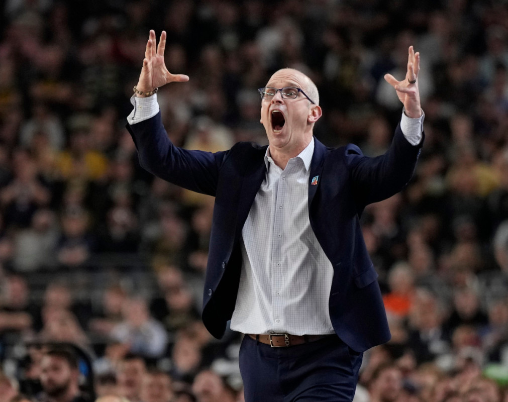 Dan Hurley’s salary is much higher than fellow UConn coach Geno Auriemma’s