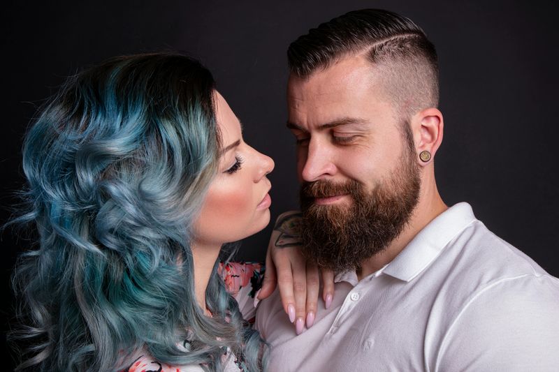 If you’re slowly losing yourself, these 10 signs suggest you’re dating ...