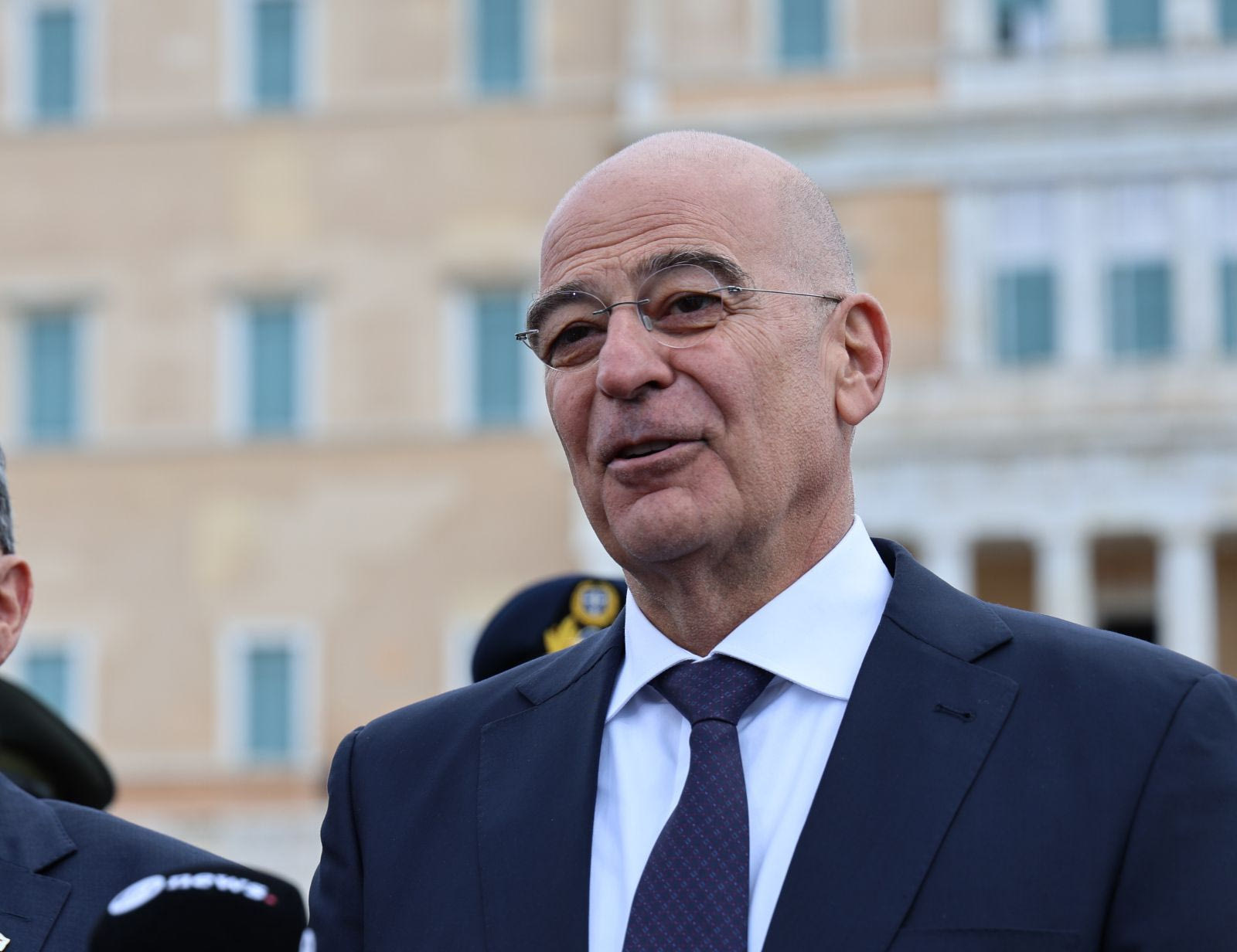 Δένδιας για τα 85 χρόνια από τη ναζιστική εισβολή: «Πυξίδα μας το έπος ...