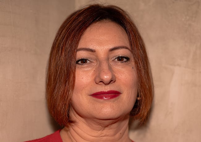 6 'out of style' haircuts experts say are aging women over 40 faster ...