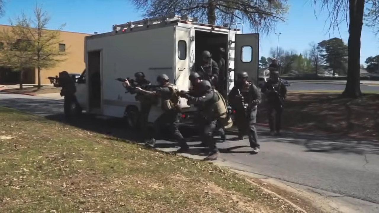 Federal vs state vs local SWAT teams: Why tactical police units exist ...