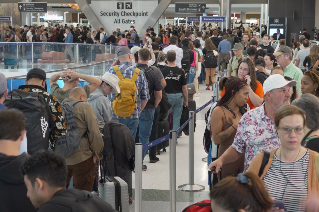 Desperate TSA agents in need of pay donating blood, sleeping in cars as ...