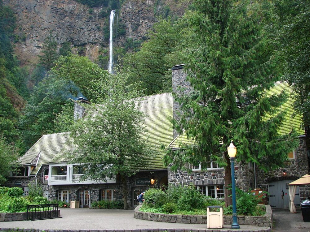 16 stops along US scenic drives that make the route more memorable