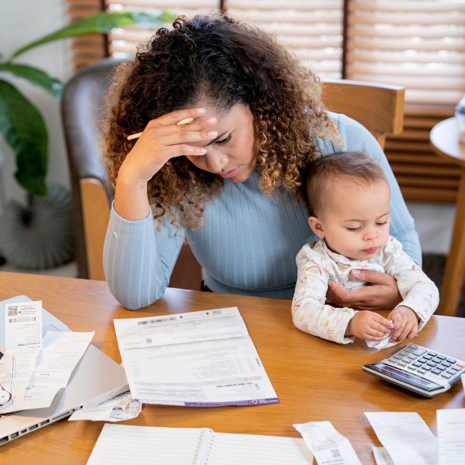 Record share of Americans carry credit card debt, can't pay off bills