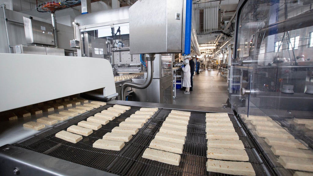 Mars Snacking announces 600 new jobs in Chicago as it expands global ...