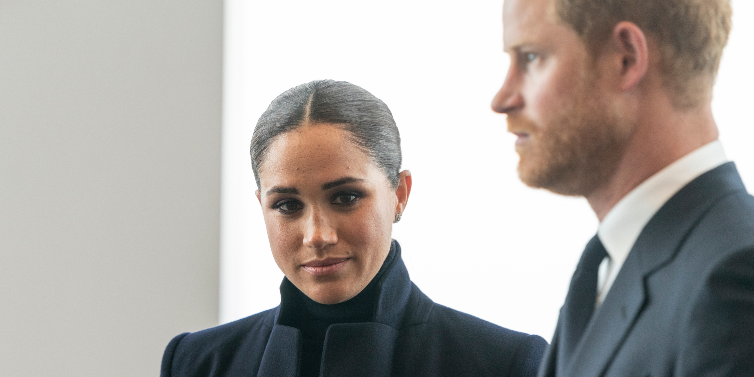 Ny bog puster til konflikten mellem Harry og kongefamilien