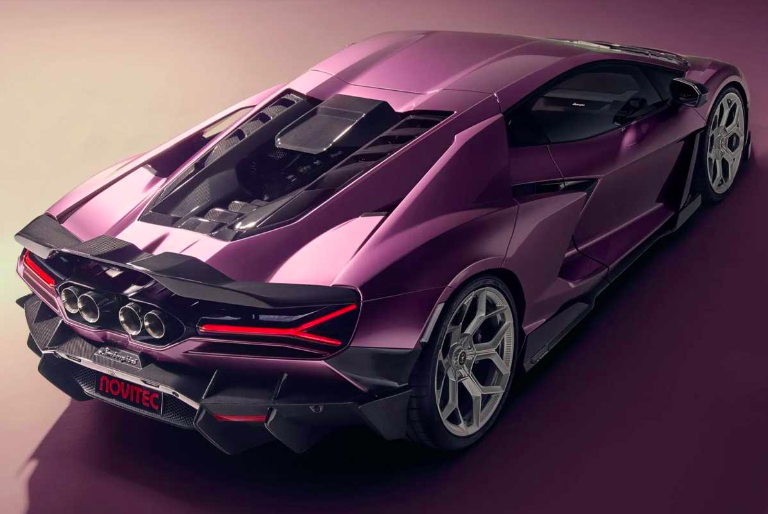 Cette Lamborghini Revuelto V12 violette doit sa couleur à une chanson