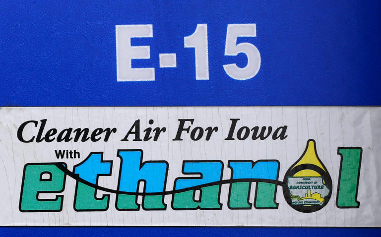 US issues E15 gasoline waiver to ease gas pump prices