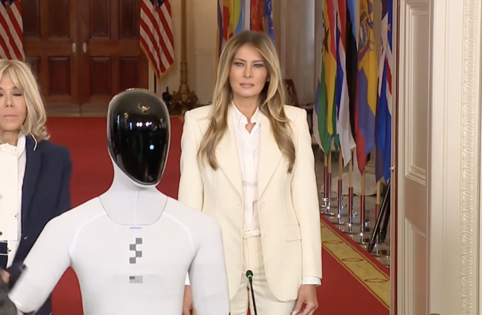 'Thank you Melania': First Lady Melania Trump walks out with human-like ...