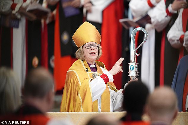 It's the Princess of Gales! Kate grips her hat at Archbishop of ...