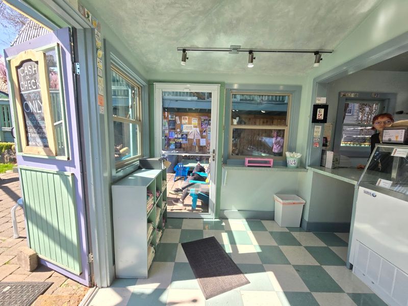This Oregon ice cream spot kicks off 40th year with early scoops and ...