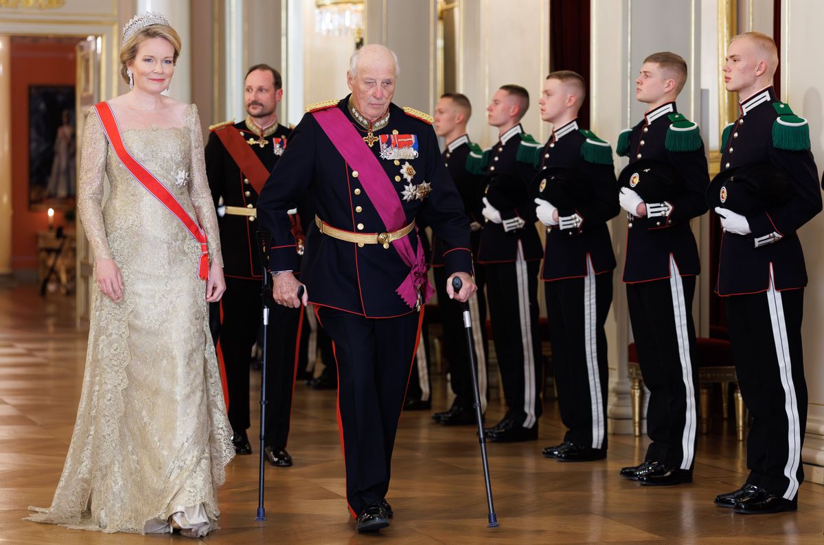Queen Mathilde’s Oslo gala look: Nine Provinces tiara, champagne-gold ...