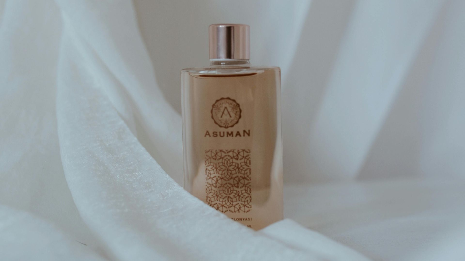 10 fragrance notes women hate on men & 10 they love