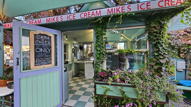 This Oregon ice cream spot kicks off 40th year with early scoops and ...