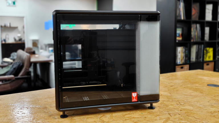 Cooler Master MasterFrame 360 panorama PC case review