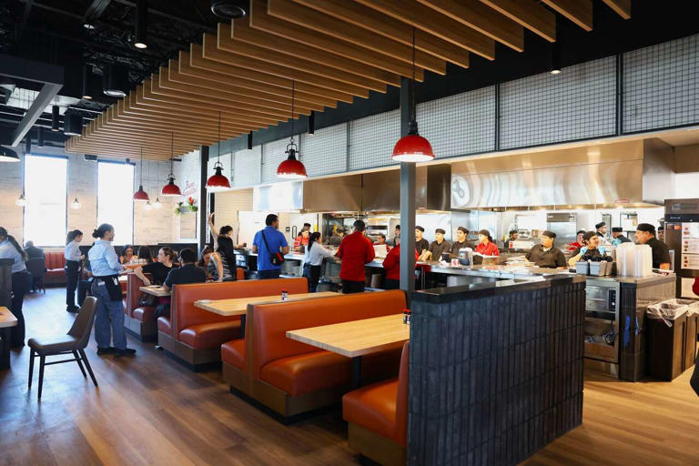 Photos: Johnny Carino's set to open after ribbon-cutting ceremony