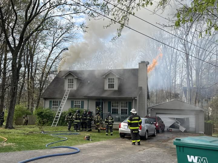 Residents, dog escape house fire in La Vergne