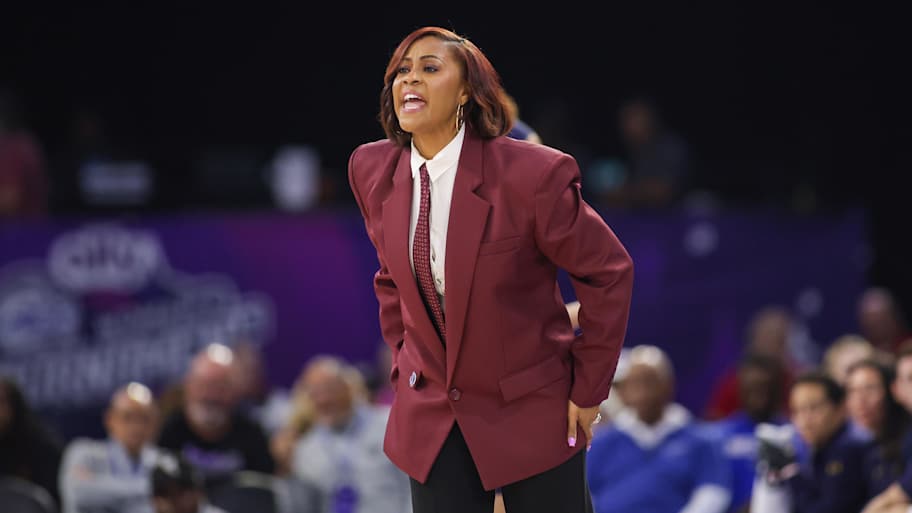Former Mercury player Niele Ivey leads team to Sweet 16