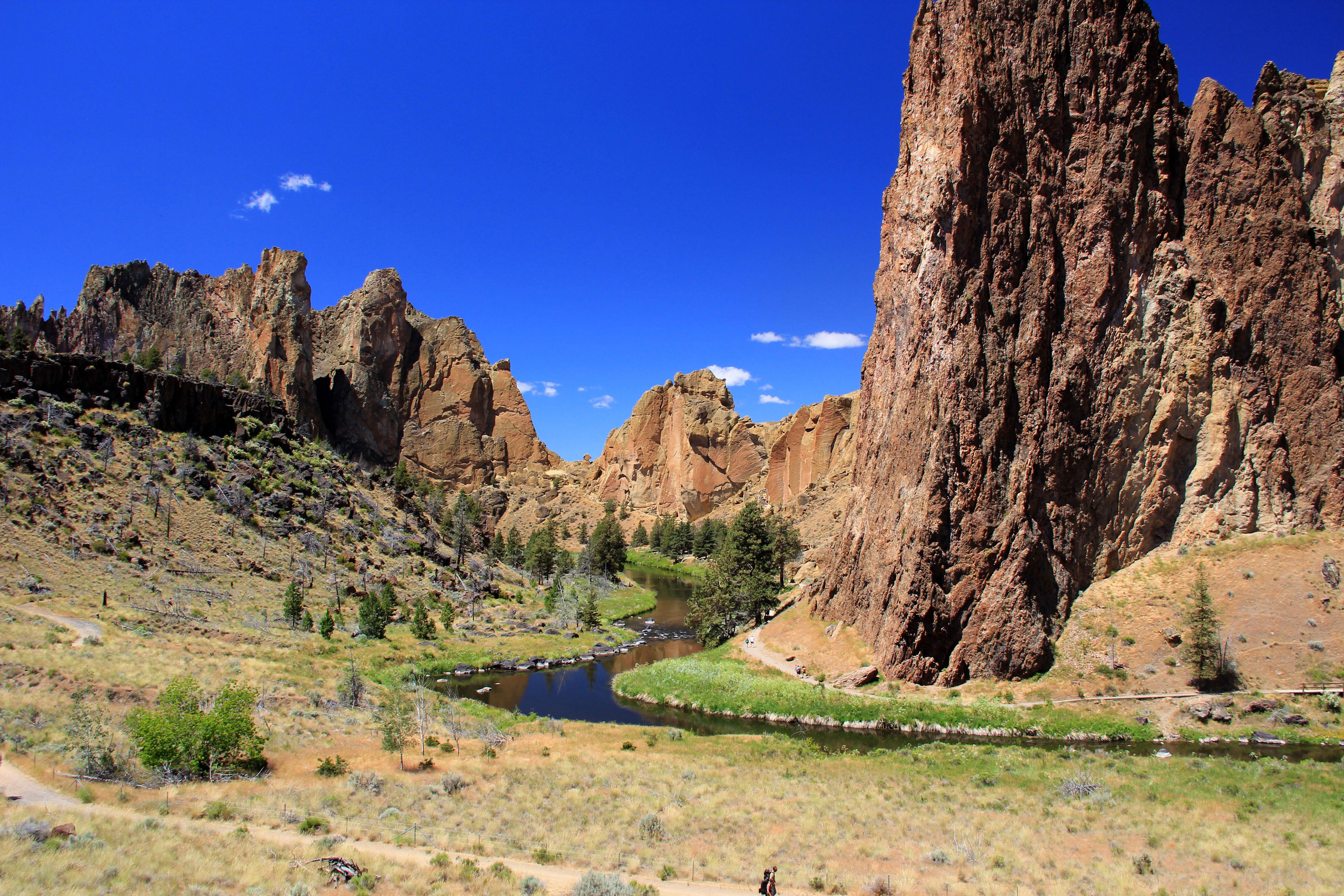 2 climbers rescued at Smith Rock after being stranded overnight