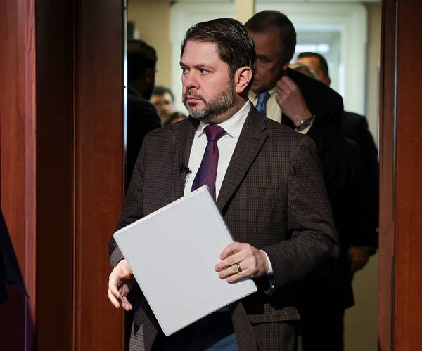 Senate Democrat offers DHS bonus amid funding fight