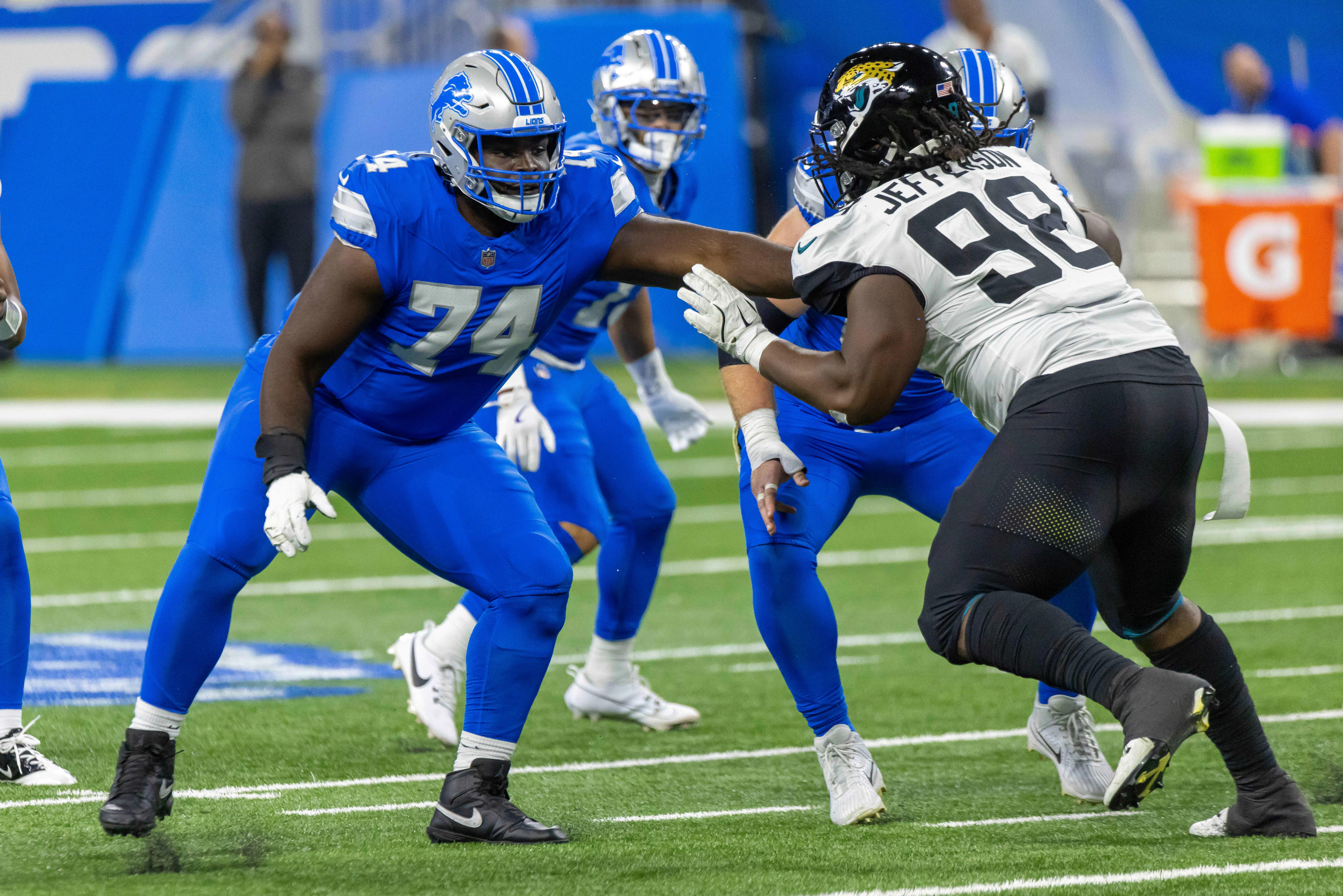 Chargers left guard battle: Who has the very early upper hand?