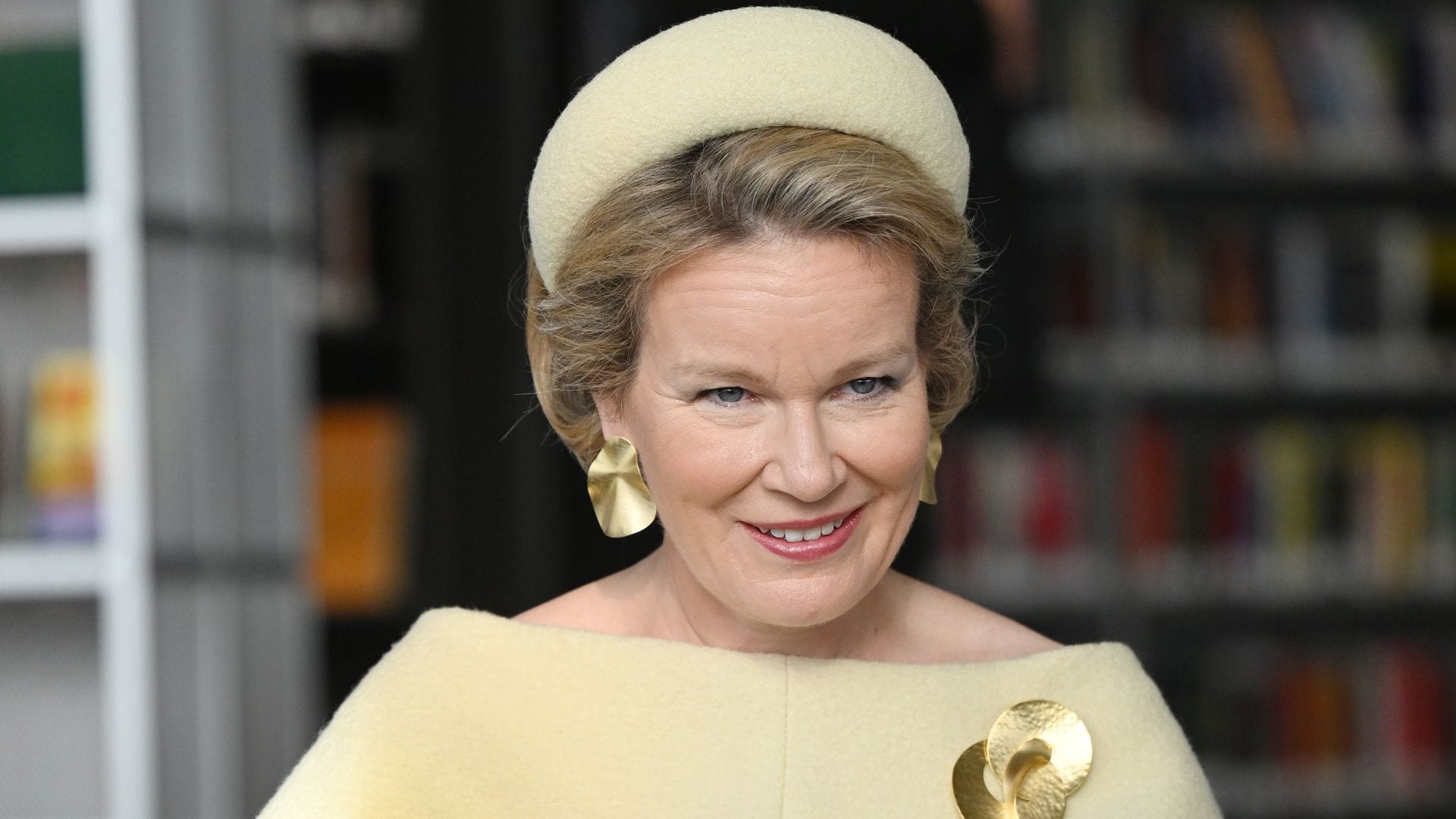 Queen Mathilde’s Oslo gala look: Nine Provinces tiara, champagne-gold ...