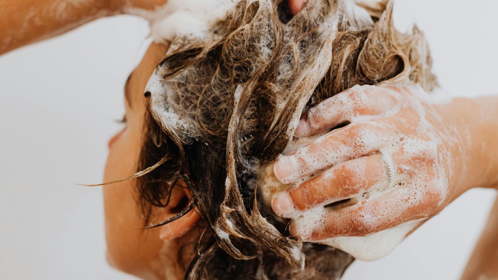 10 signs your hair needs a deep mask & 10 times a conditioner is enough