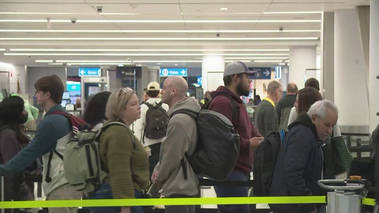 Charlotte airport launches gift card drive for unpaid TSA workers