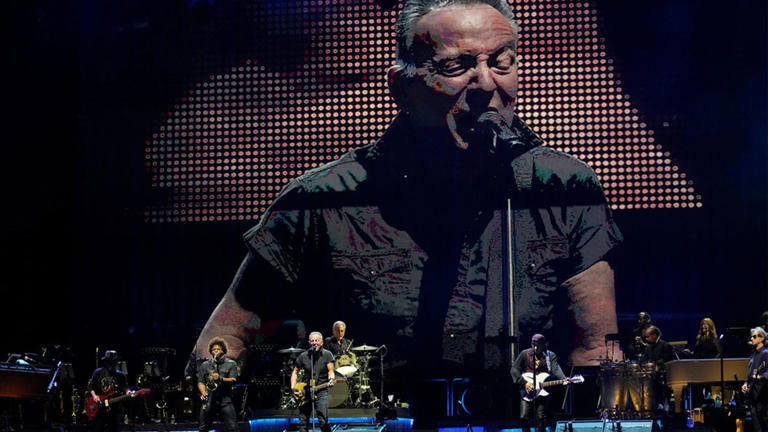 Bruce Springsteen hypes up 2026 tour 6 days before kickoff from rehearsals