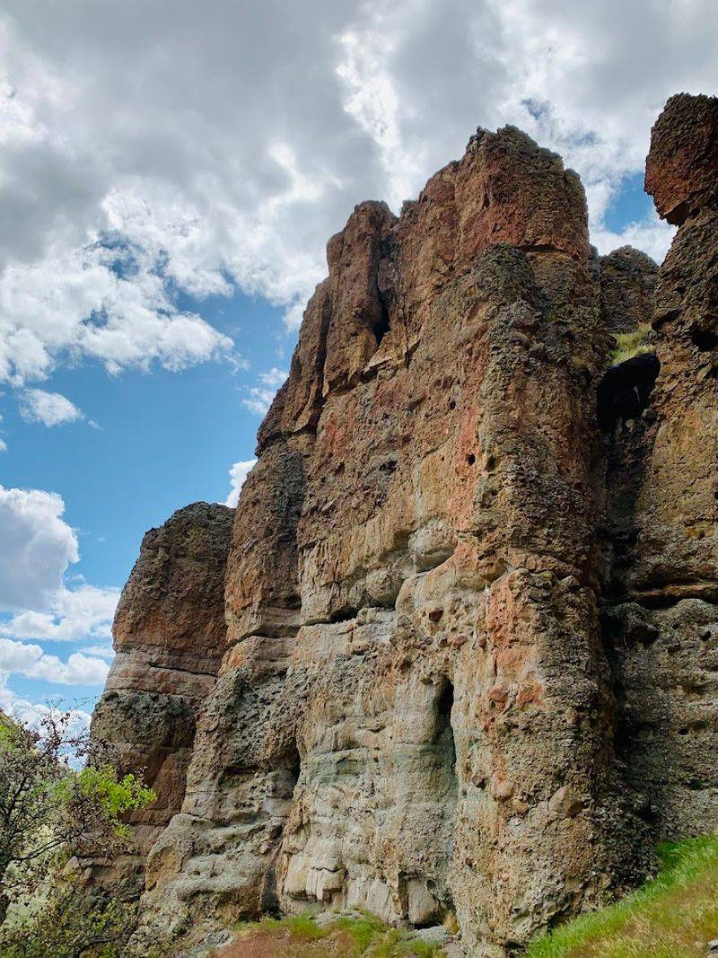 This Oregon trail leads to a hidden floor of perfectly preserved ...