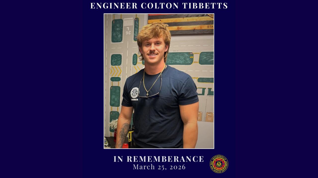 23-year-old Jacksonville firefighter dies in early morning crash in Melrose